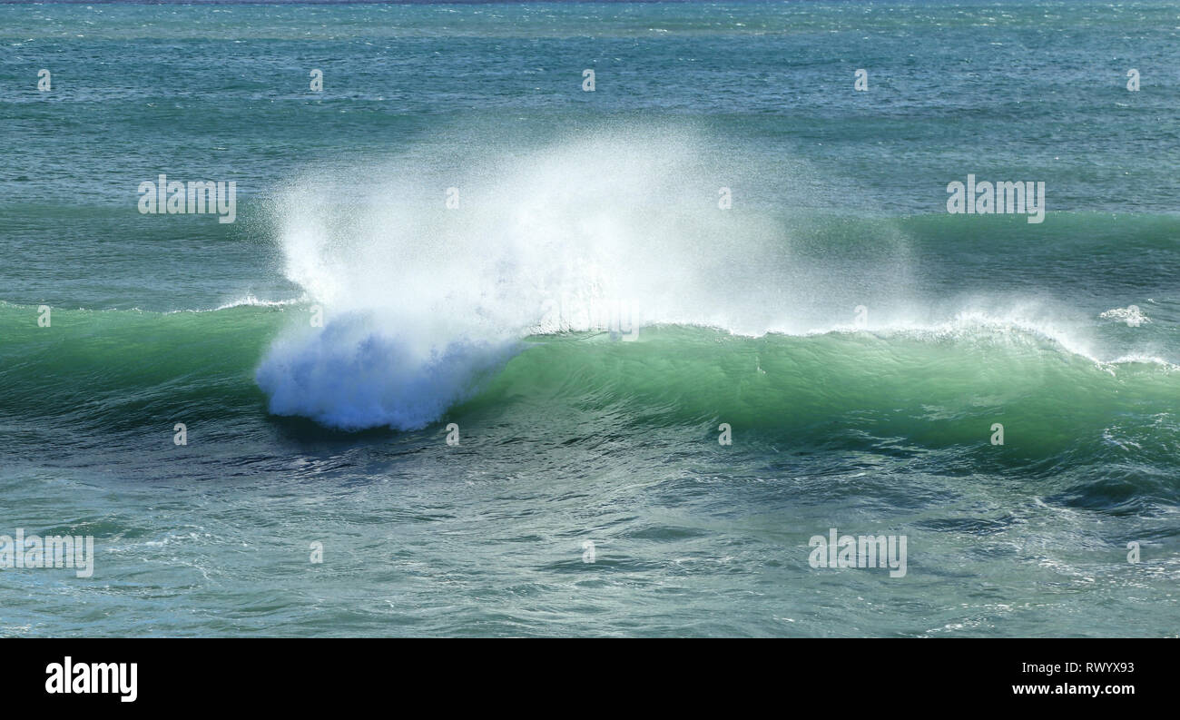 Wave ocean breaking hi-res stock photography and images - Alamy