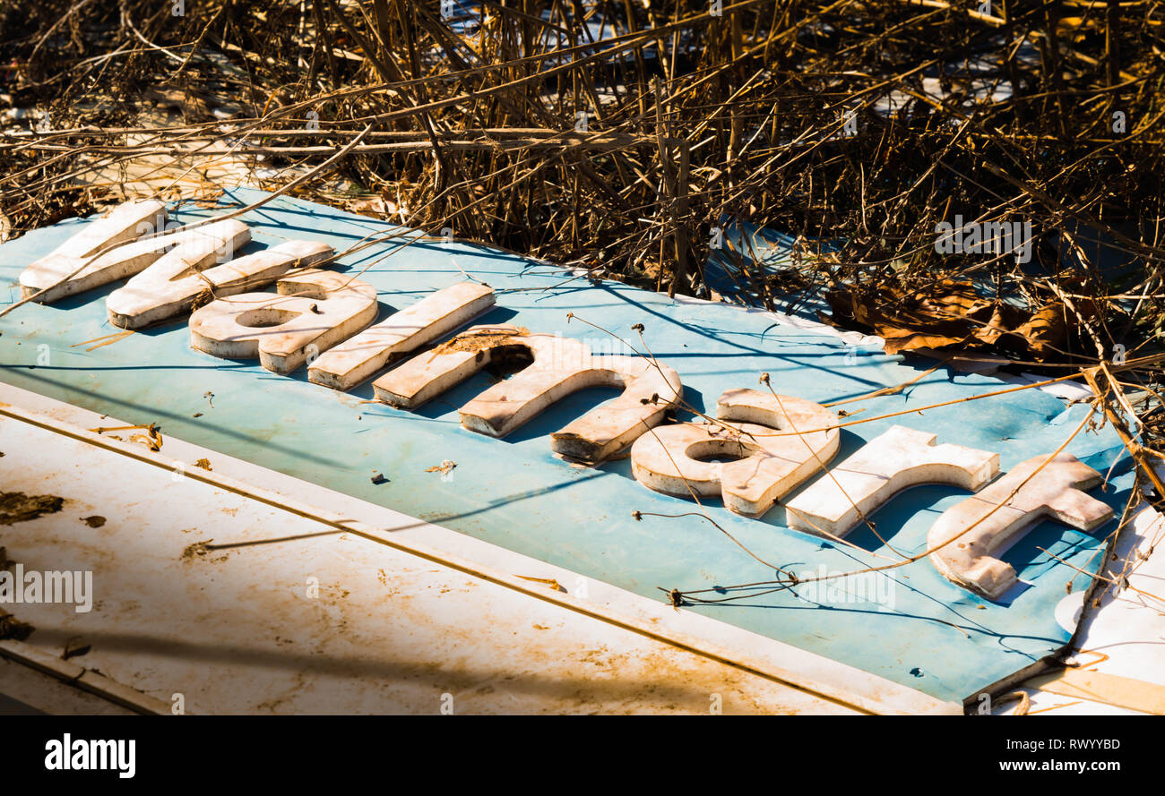 Old walmart sign hi-res stock photography and images - Alamy