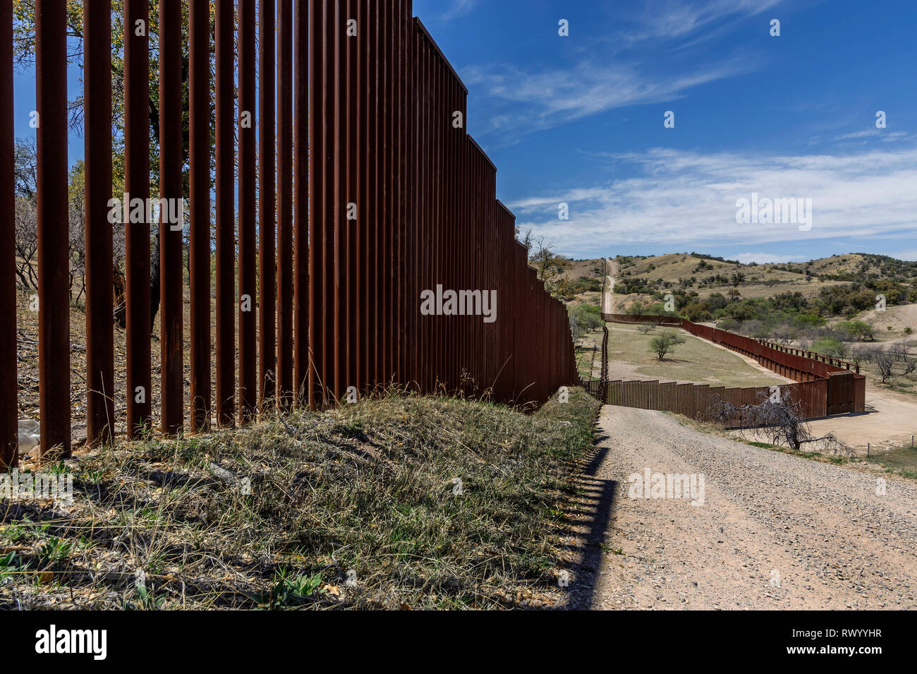 Border fence hi-res stock photography and images - Alamy