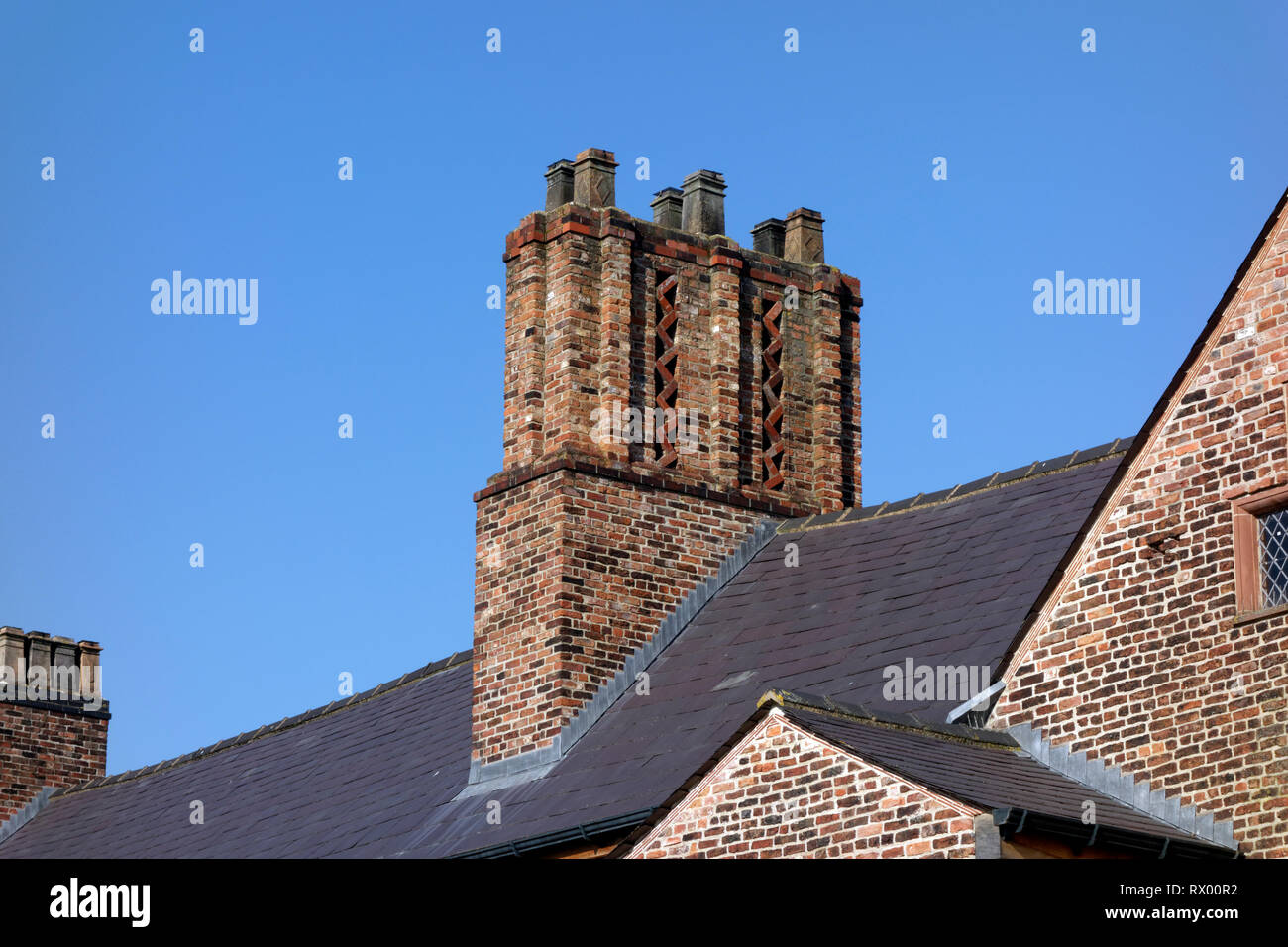 Tudor Chimney Stock Photos & Tudor Chimney Stock Images - Alamy