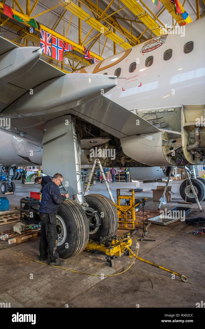 Aircraft teardown hi-res stock photography and images - Alamy
