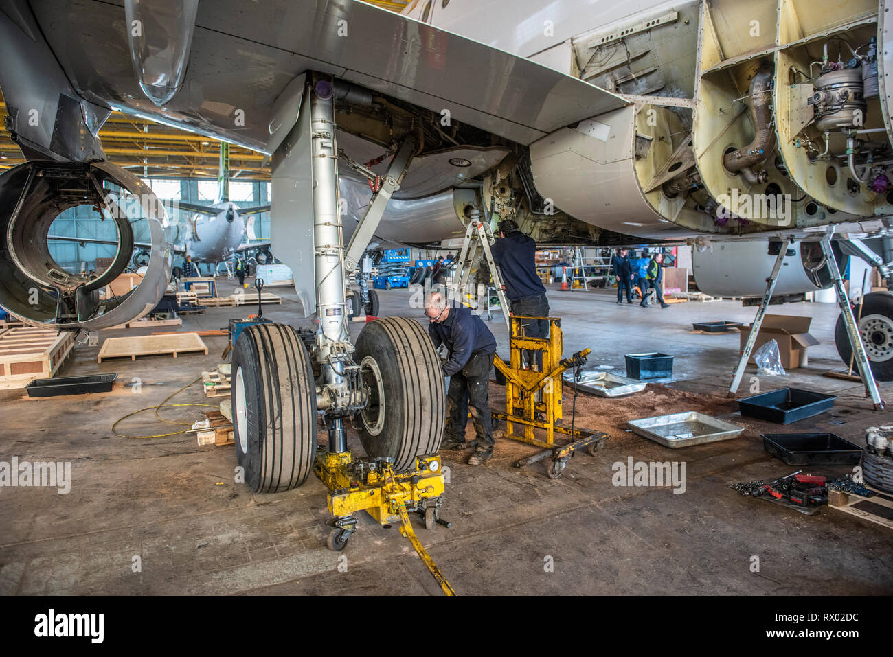 Aircraft teardown hi-res stock photography and images - Alamy