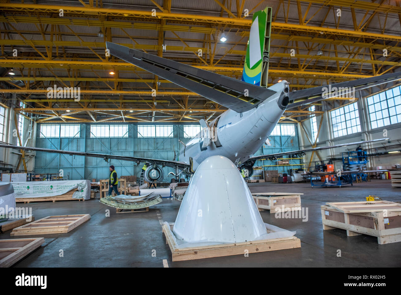 Aircraft teardown hi-res stock photography and images - Alamy