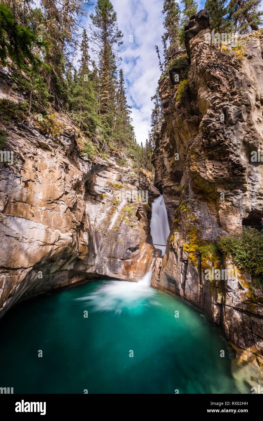 Bow valley river hi-res stock photography and images - Alamy