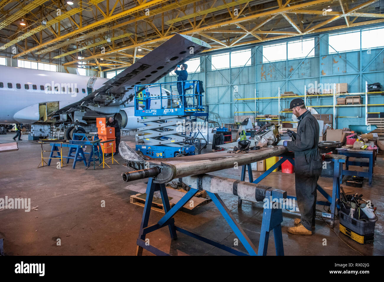 Aircraft teardown hi-res stock photography and images - Alamy