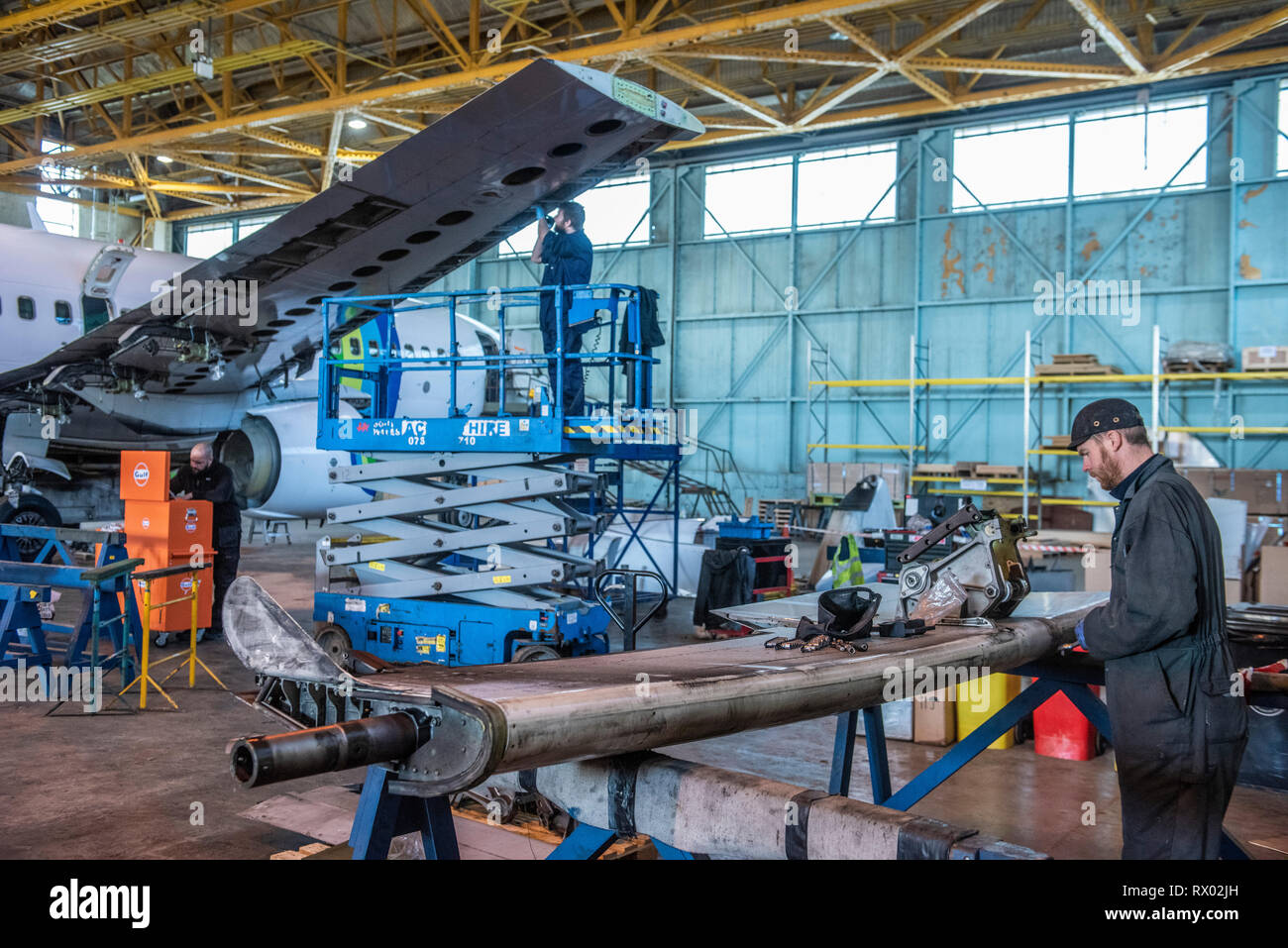 Aircraft teardown hi-res stock photography and images - Alamy
