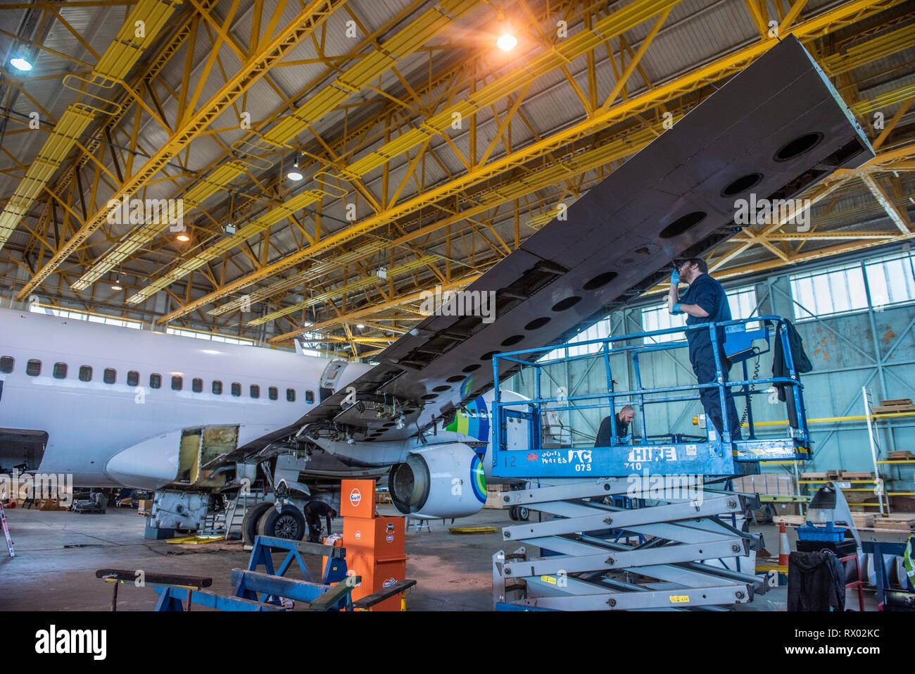 Aircraft teardown hi-res stock photography and images - Alamy