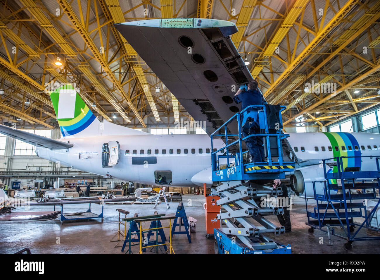 Aircraft teardown hi-res stock photography and images - Alamy