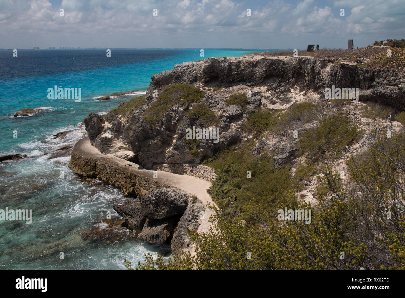 rocky ocean shore Stock Photo - Alamy
