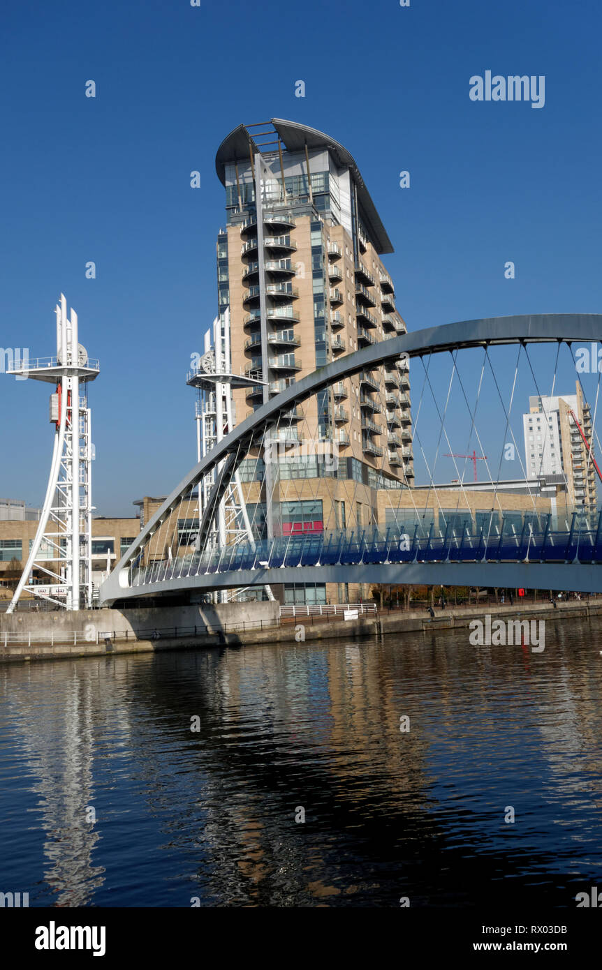Millennium lift bridge and Manchester Ship Canal, Salford Quays ...