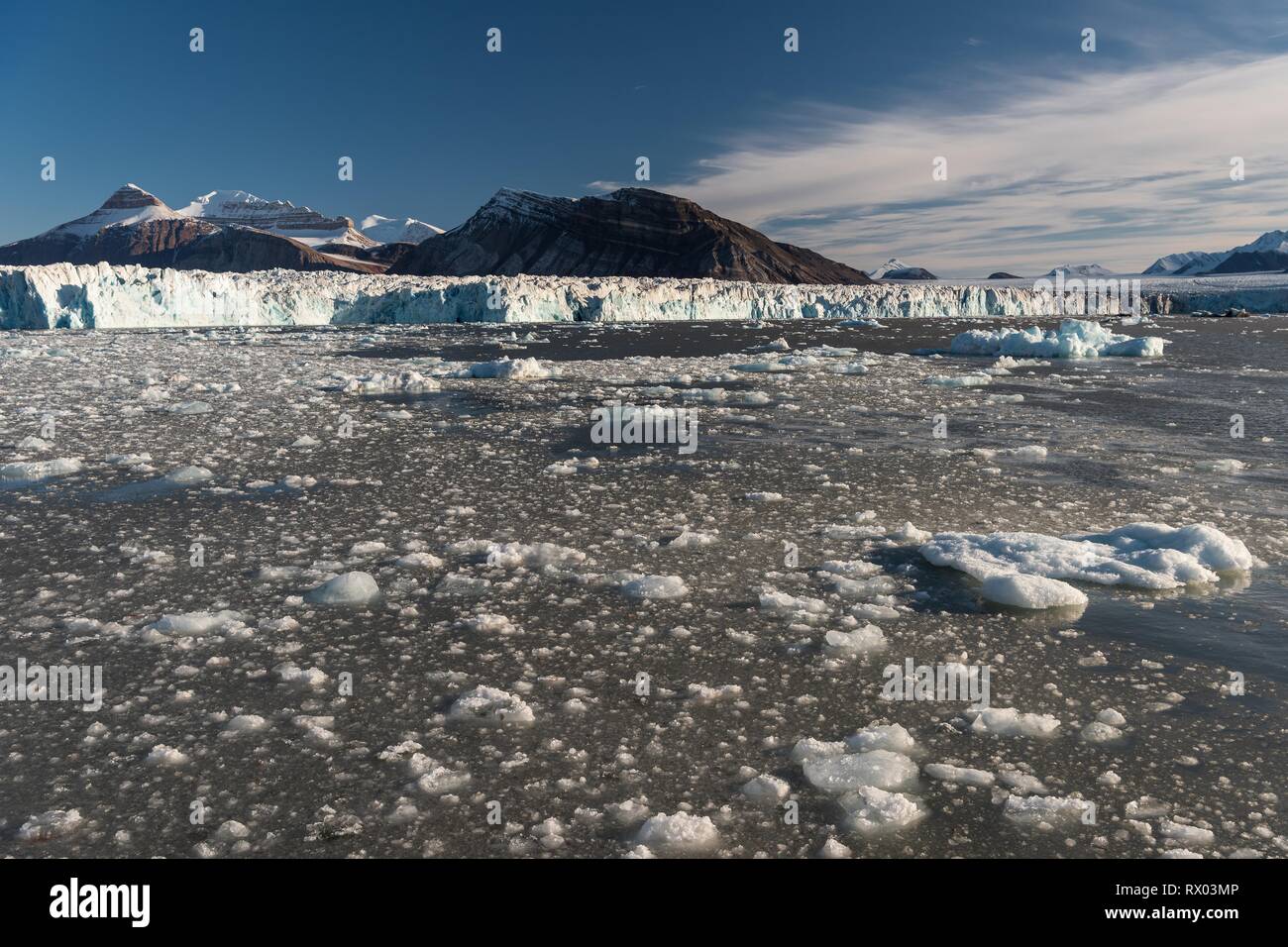 Kronebreen, Kongsfjorden, Spitsbergen Archipelago, Svalbard, Norway ...