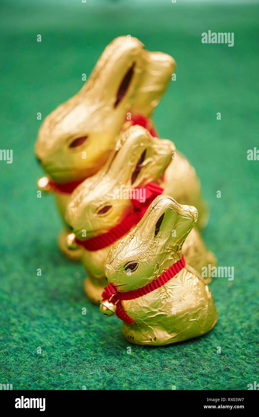 Golden chocolate hi-res stock photography and images - Alamy