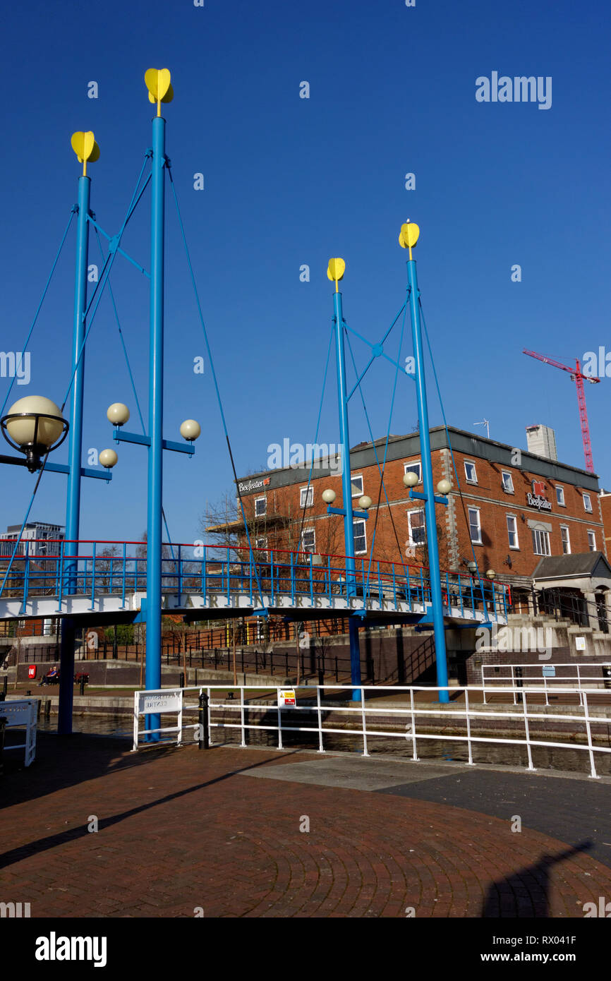 Bridge over the manchester ship canal hi-res stock photography and ...