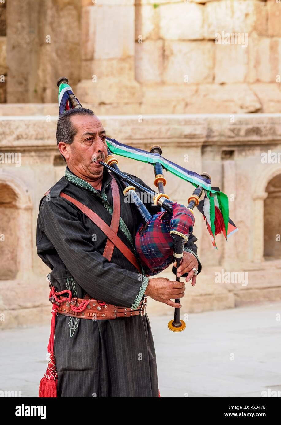 Military bagpiper player hi-res stock photography and images - Alamy