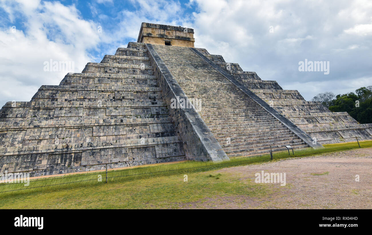 Temple of Kukulkan at the Chichen Itza archaeological site in Yucatan ...