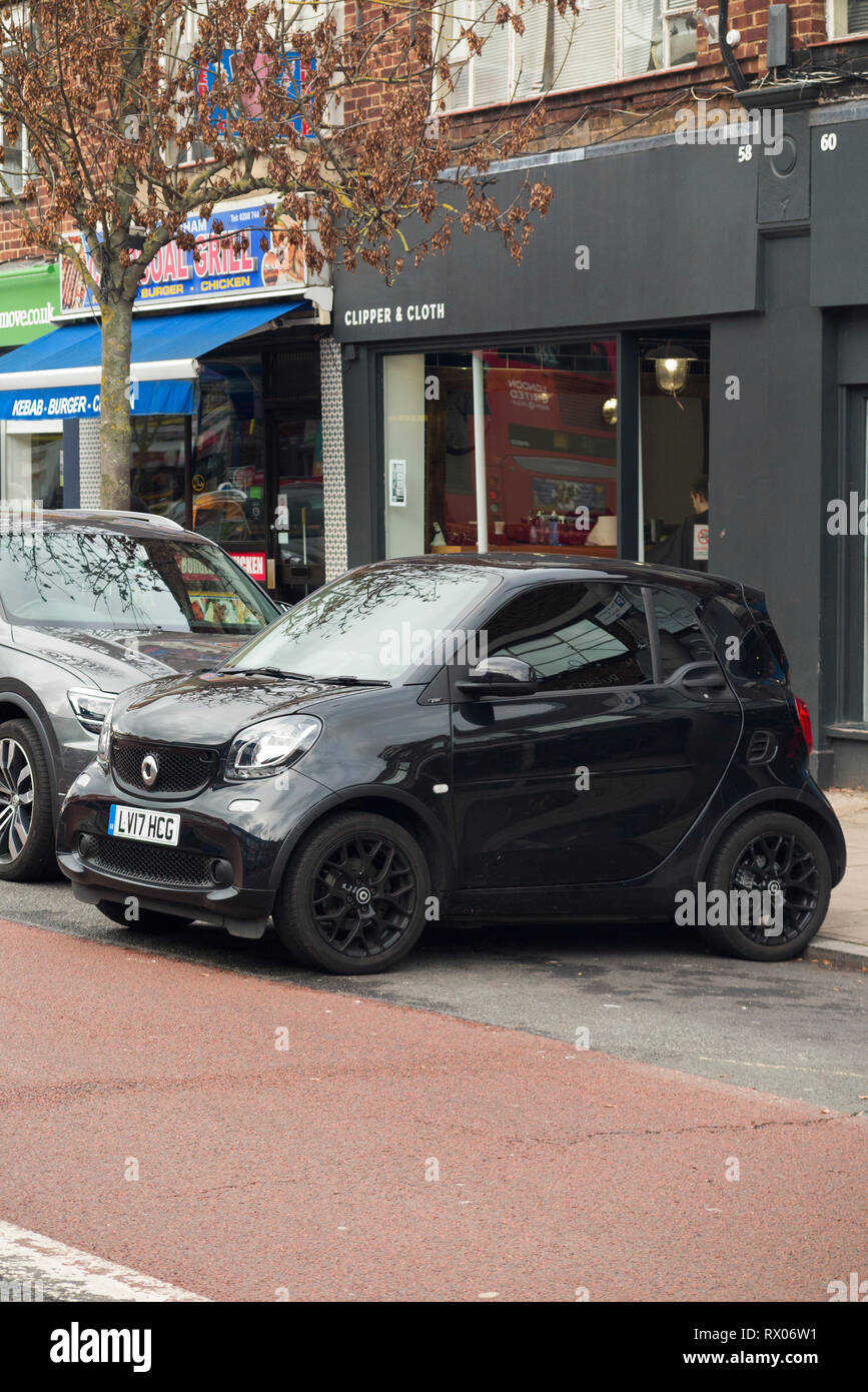 Perpendicular parking hi-res stock photography and images - Alamy