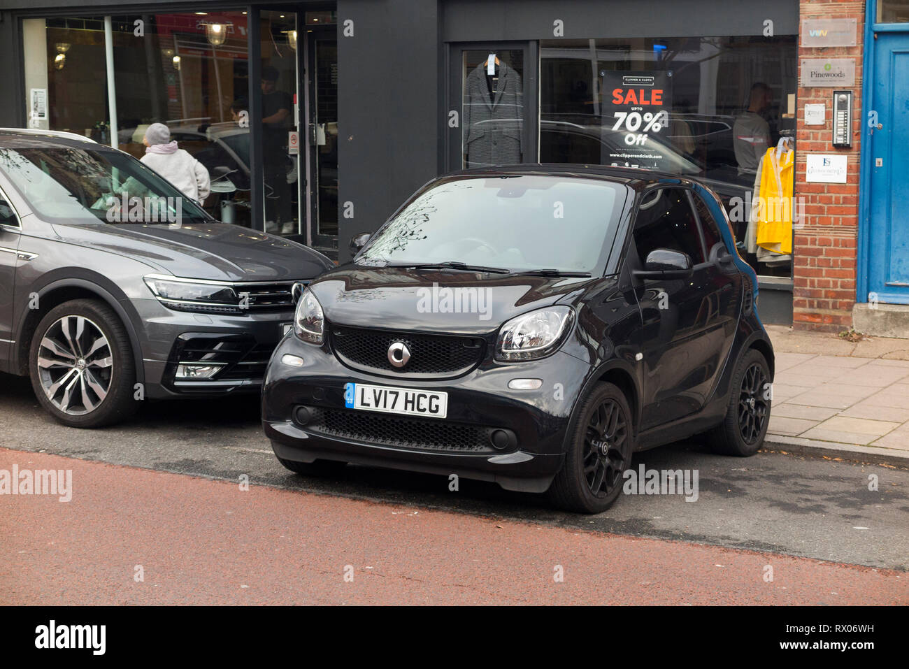 Perpendicular parking hi-res stock photography and images - Alamy