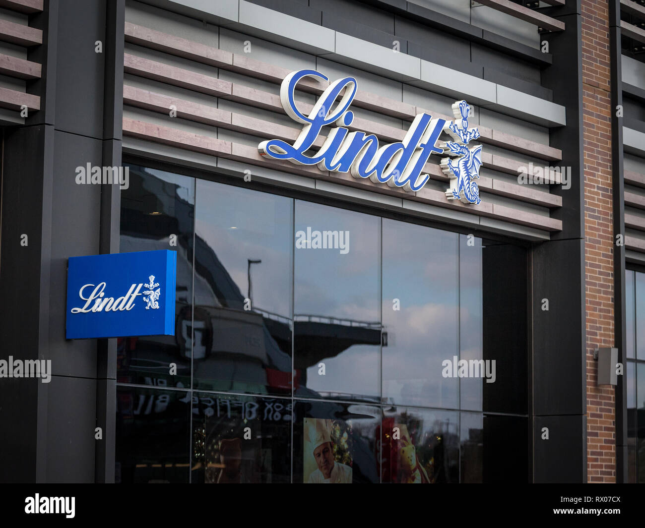Lindt logo hi-res stock photography and images - Alamy