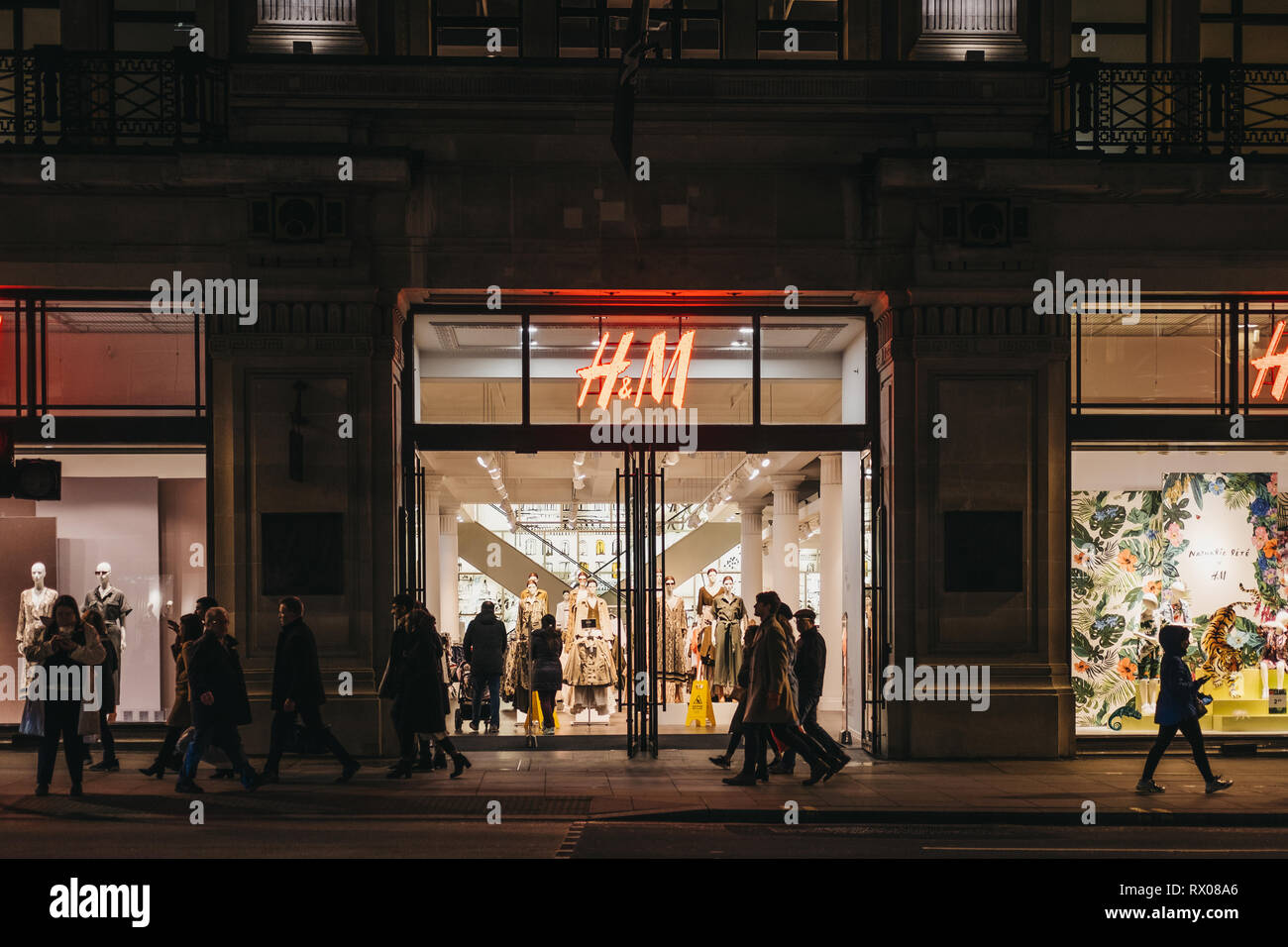 London sho hi-res stock photography and images - Alamy