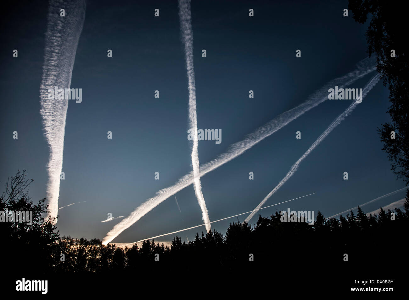 Condensation signs made by airplanes Stock Photo - Alamy