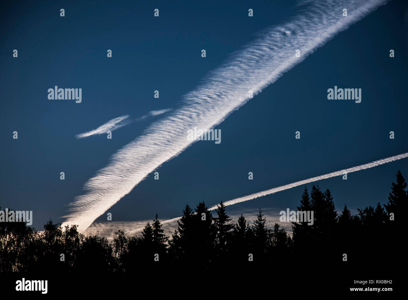 Condensation signs made by airplanes Stock Photo - Alamy