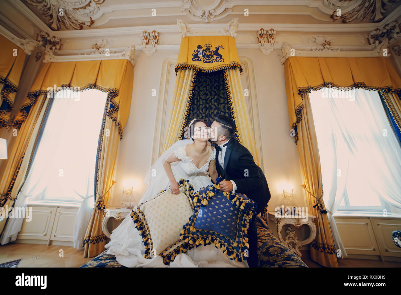 Bad wedding dress hi-res stock photography and images - Alamy