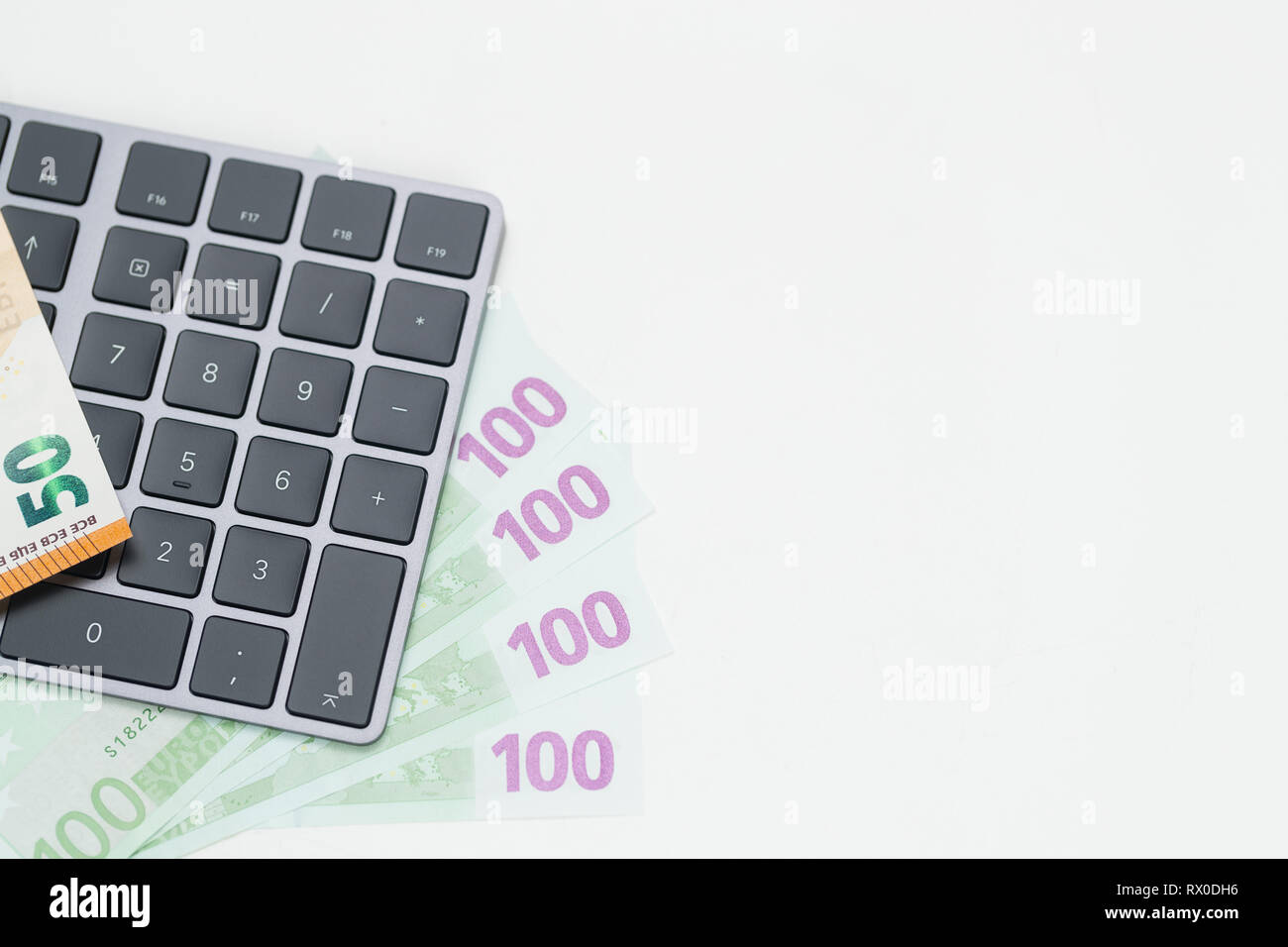 Dollar bill on keyboard hi-res stock photography and images - Alamy