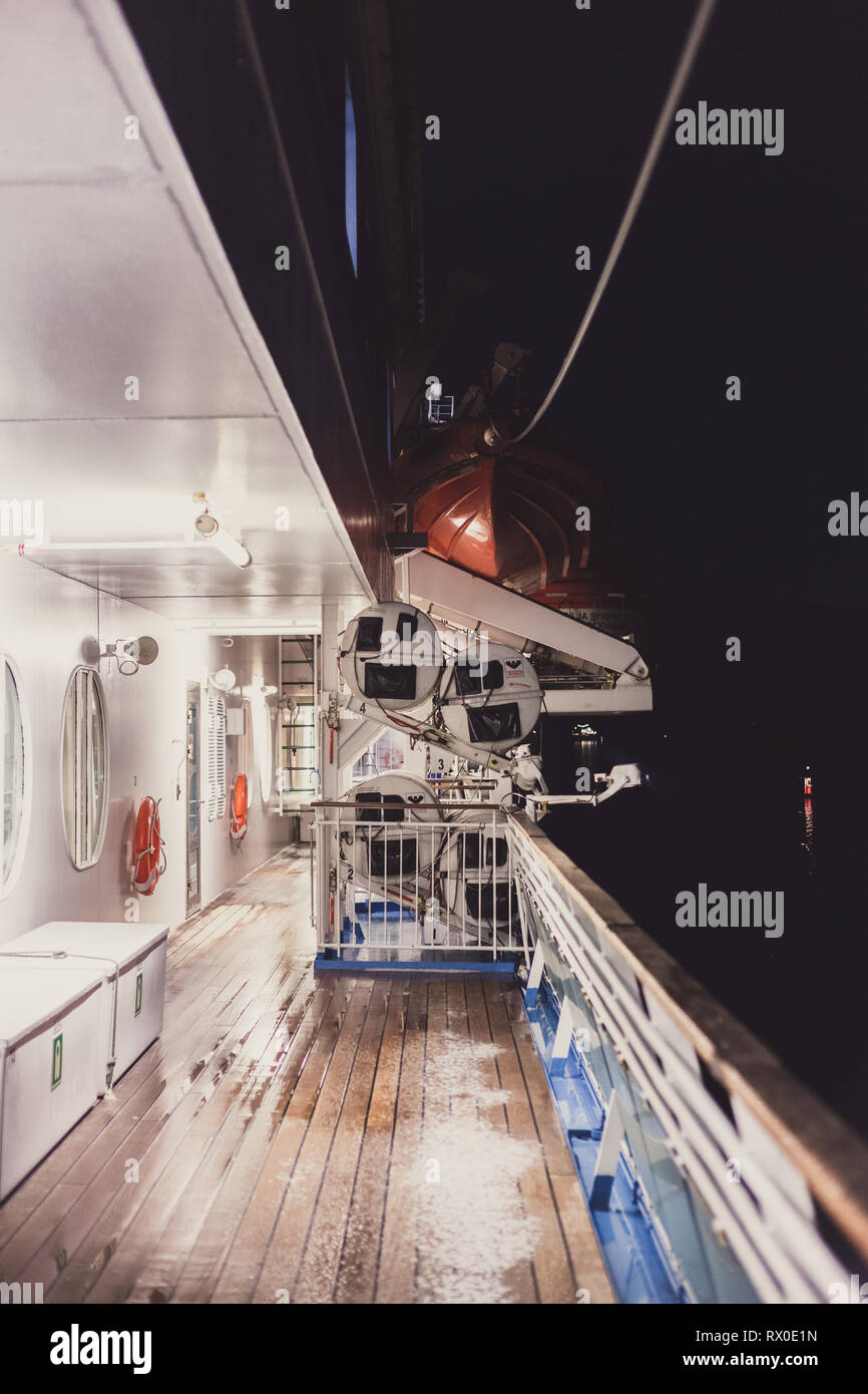 Liferaft sea night hi-res stock photography and images - Alamy