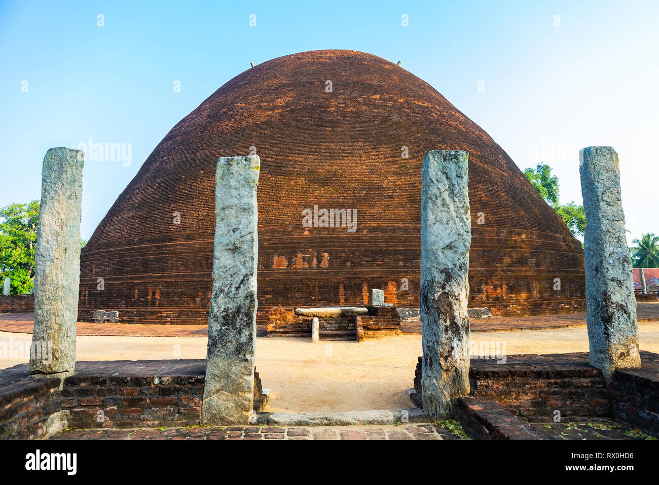 Stupa temple. Tissamaharama, Sri Lanka Stock Photo - Alamy