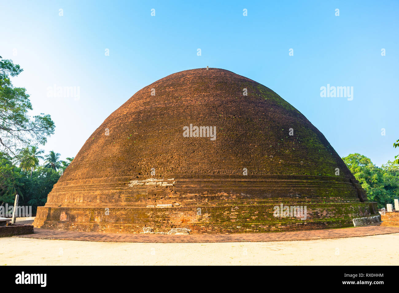 Stupa temple. Tissamaharama, Sri Lanka Stock Photo - Alamy