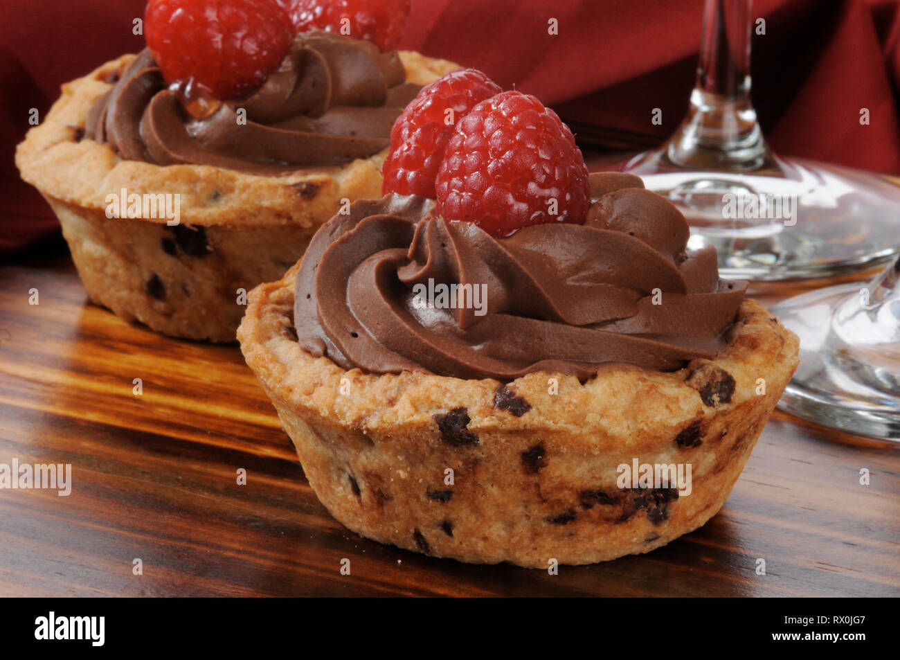 Chocolate mousse in a chocolate chip cookie dessert cup Stock Photo - Alamy