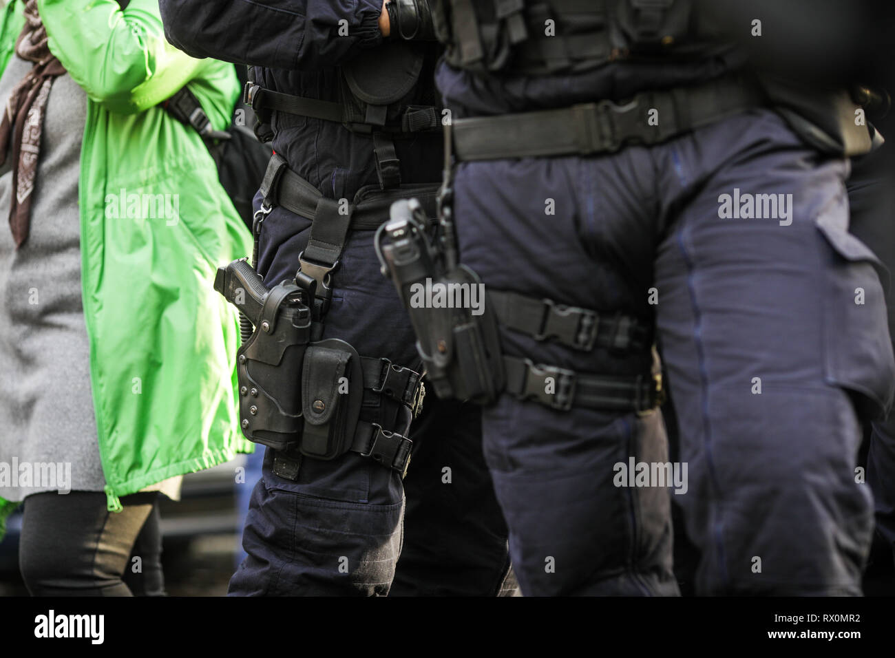 Details of the security kit of two riot police officers (including ...