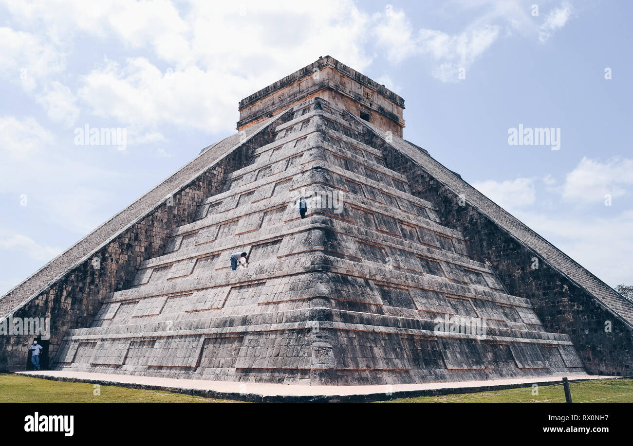 Chichen Itza pyramid Stock Photo - Alamy