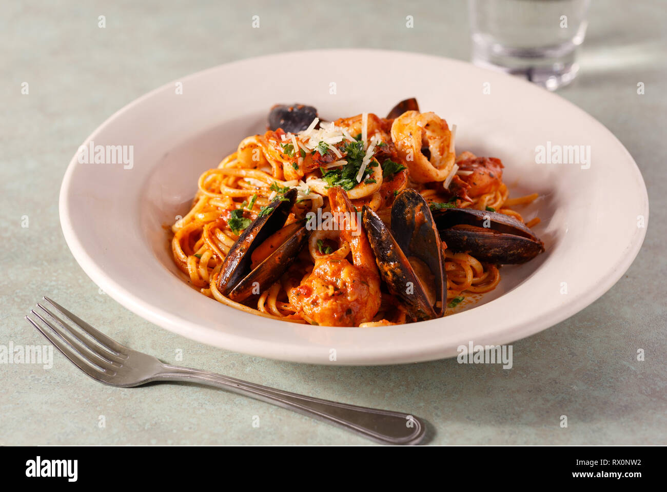 Seafood pasta hi-res stock photography and images - Alamy