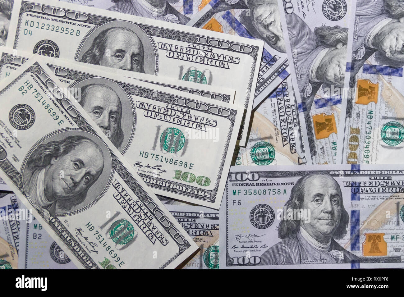 background texture bills of 100 american dollars Stock Photo - Alamy