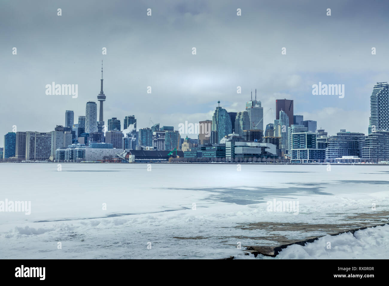 Toronto snow skyline hi-res stock photography and images - Alamy