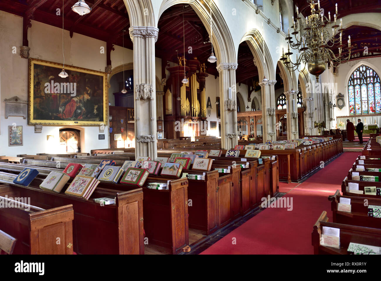 English church interior hi-res stock photography and images - Alamy