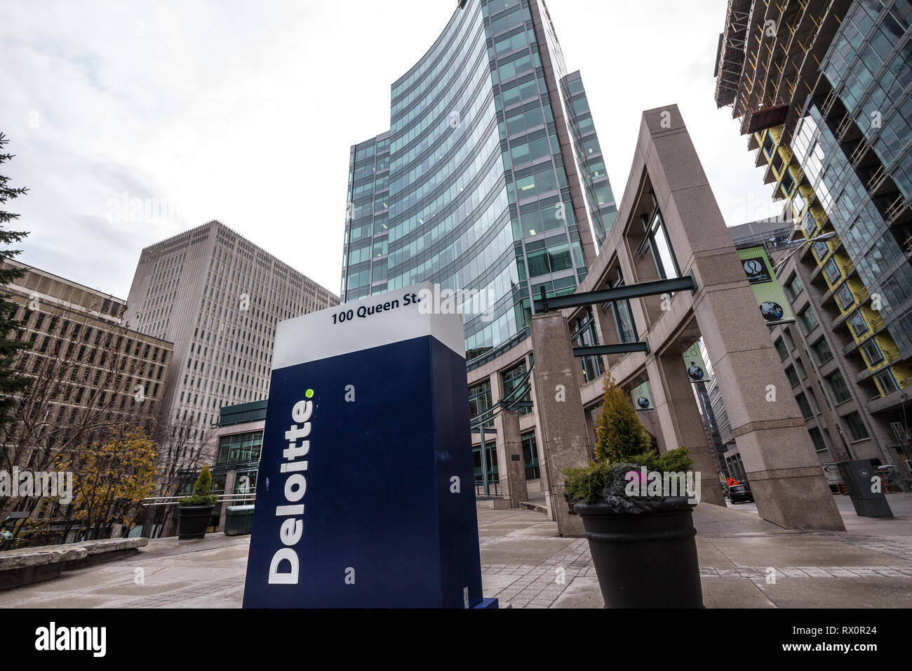 Deloitte logo hi-res stock photography and images - Alamy