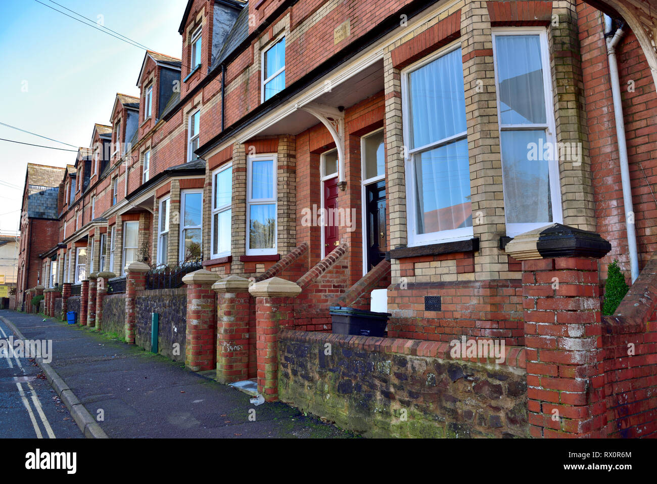 Edwardian period terrace houses hi-res stock photography and images - Alamy