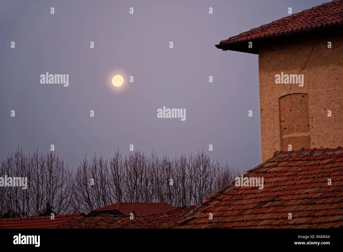Moon in the morning hi-res stock photography and images - Alamy
