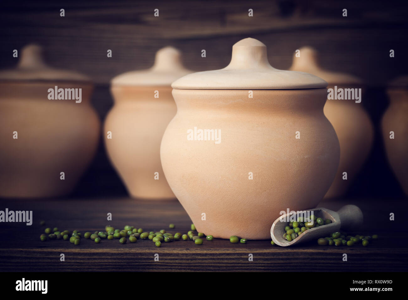 Clay cooking pots hi-res stock photography and images - Alamy