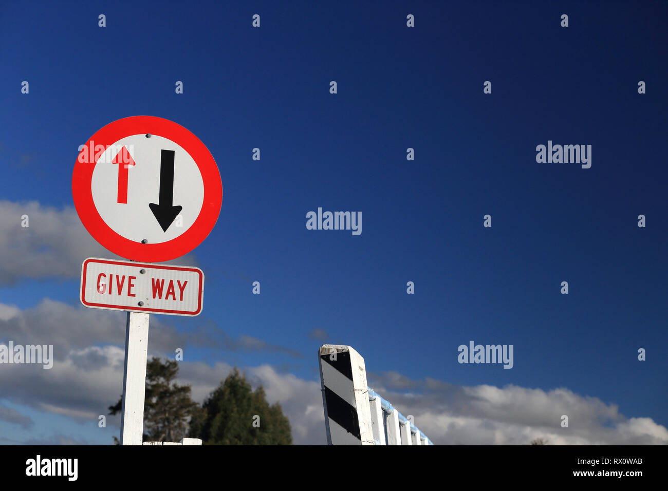 One lane bridge sign hi-res stock photography and images - Alamy