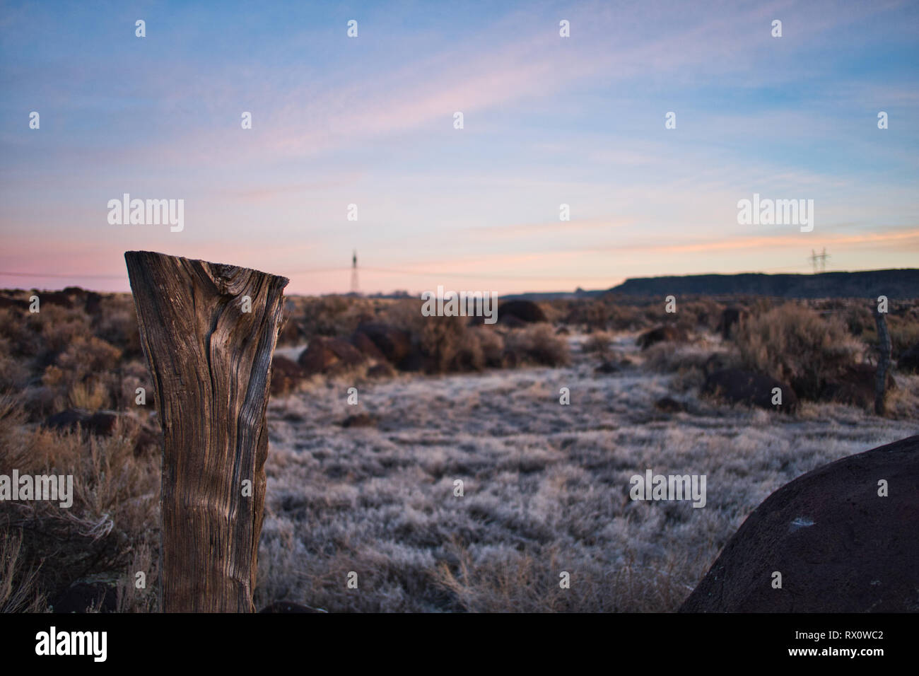 Sunrise and fence hi-res stock photography and images - Alamy