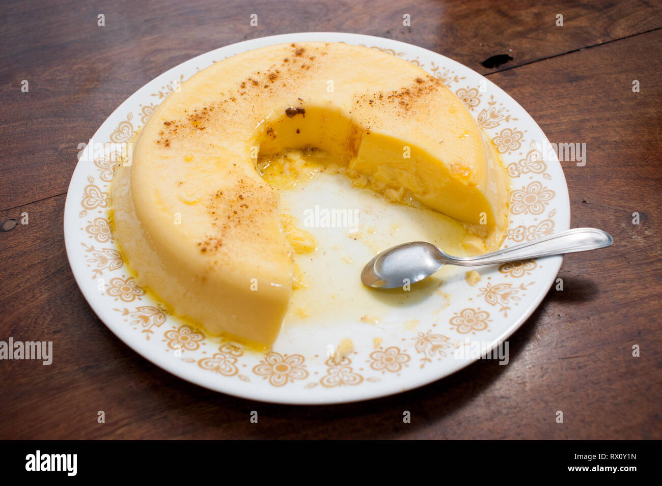 Vanilla desert hi-res stock photography and images - Alamy