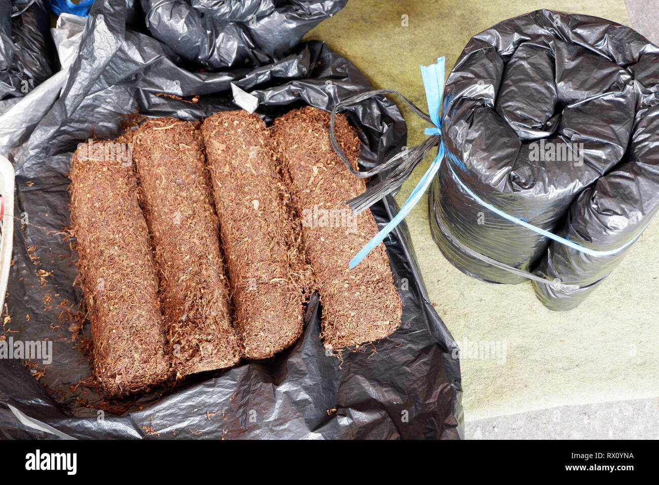 Tobacco rolls hi-res stock photography and images - Alamy