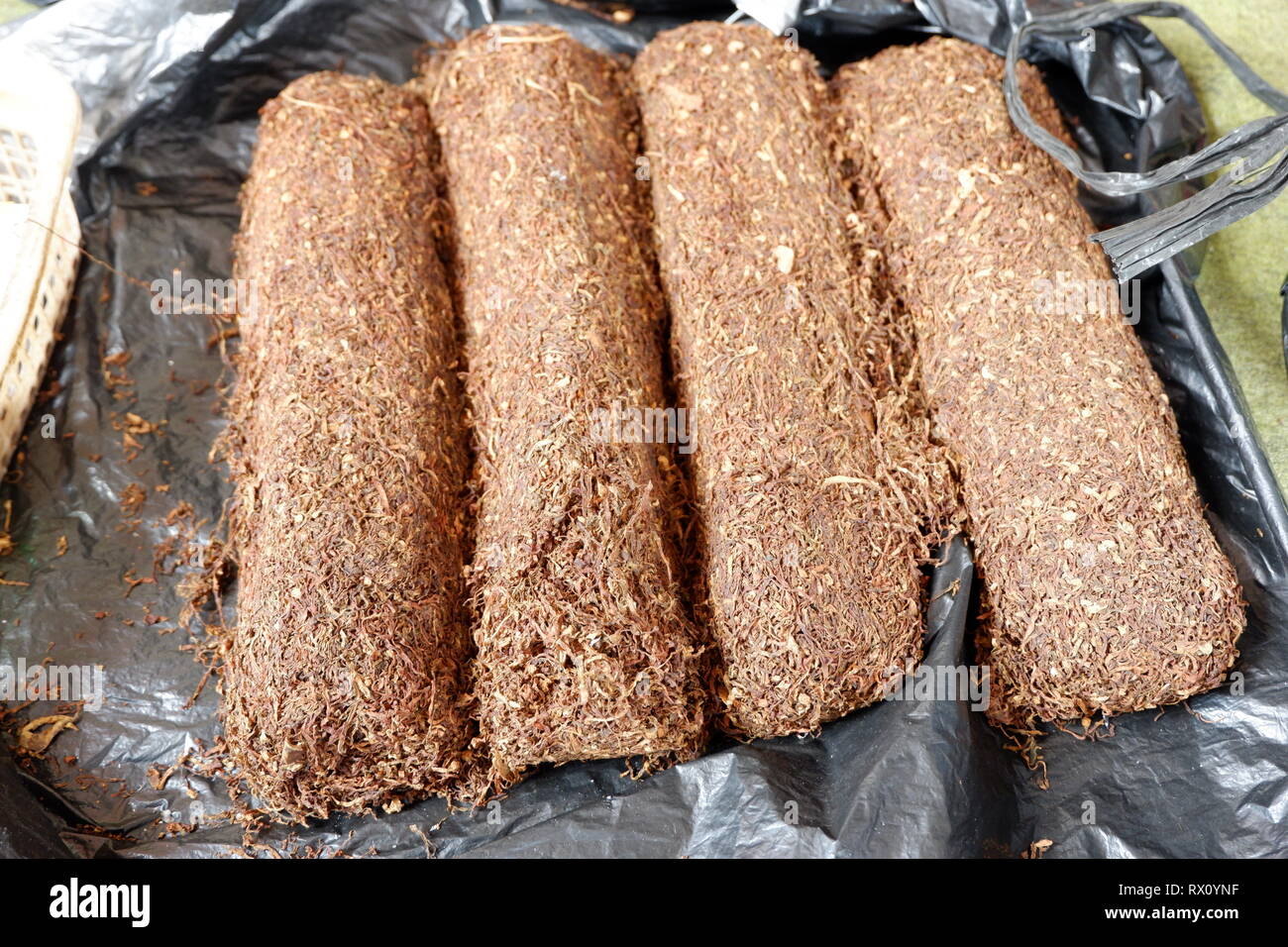 tobacco rolls for cigarette ingredients Stock Photo - Alamy