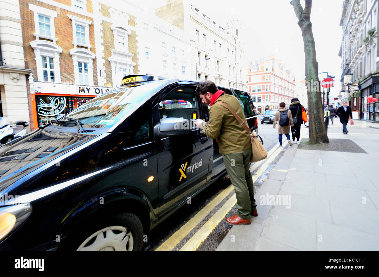 Man talking taxi cab driver hi-res stock photography and images - Alamy