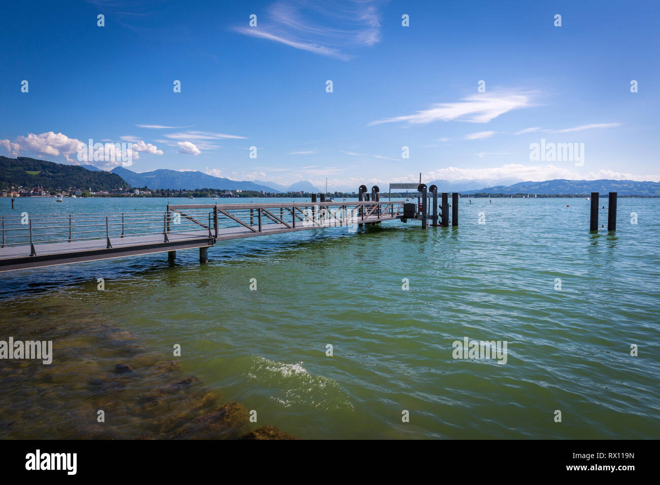Badehaus und Anlegesteg am Kaiserstrand in Lochau Stock Photo - Alamy