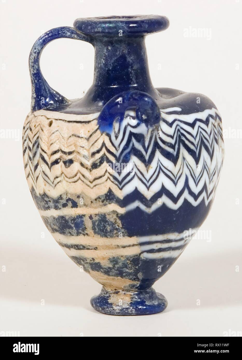 Glass core formed technique hi-res stock photography and images - Alamy