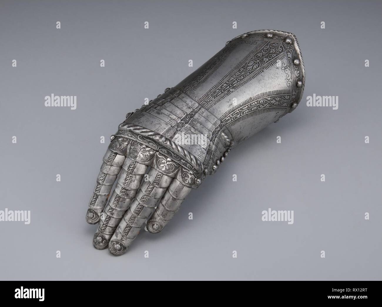 L 33 7 cm hi-res stock photography and images - Alamy